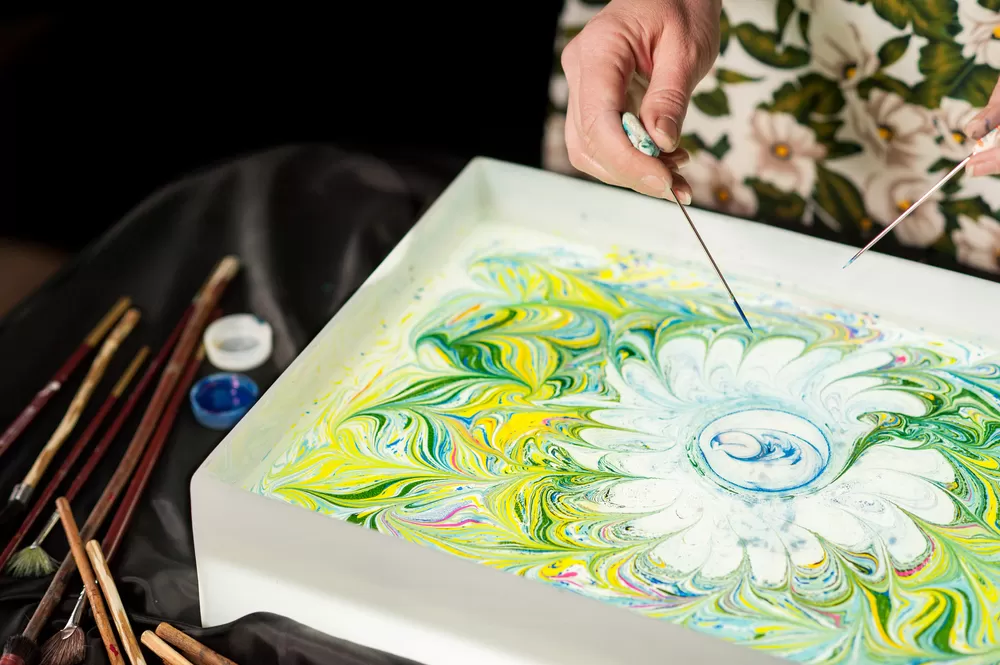 Özel Ebru Kursu Resim Akademi – Geleneksel Sanatlara Keyifli Bir Adım Atın!
